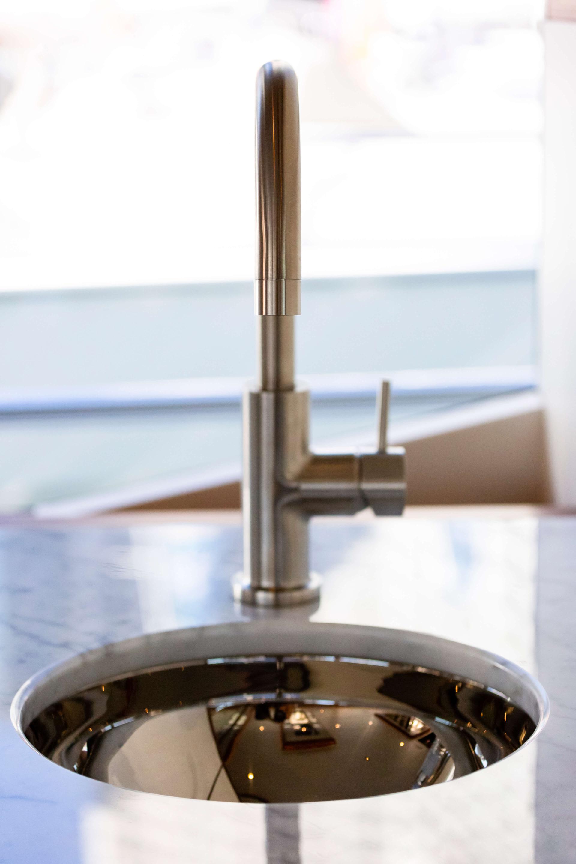 AVONITE® | Aristech Surfaces